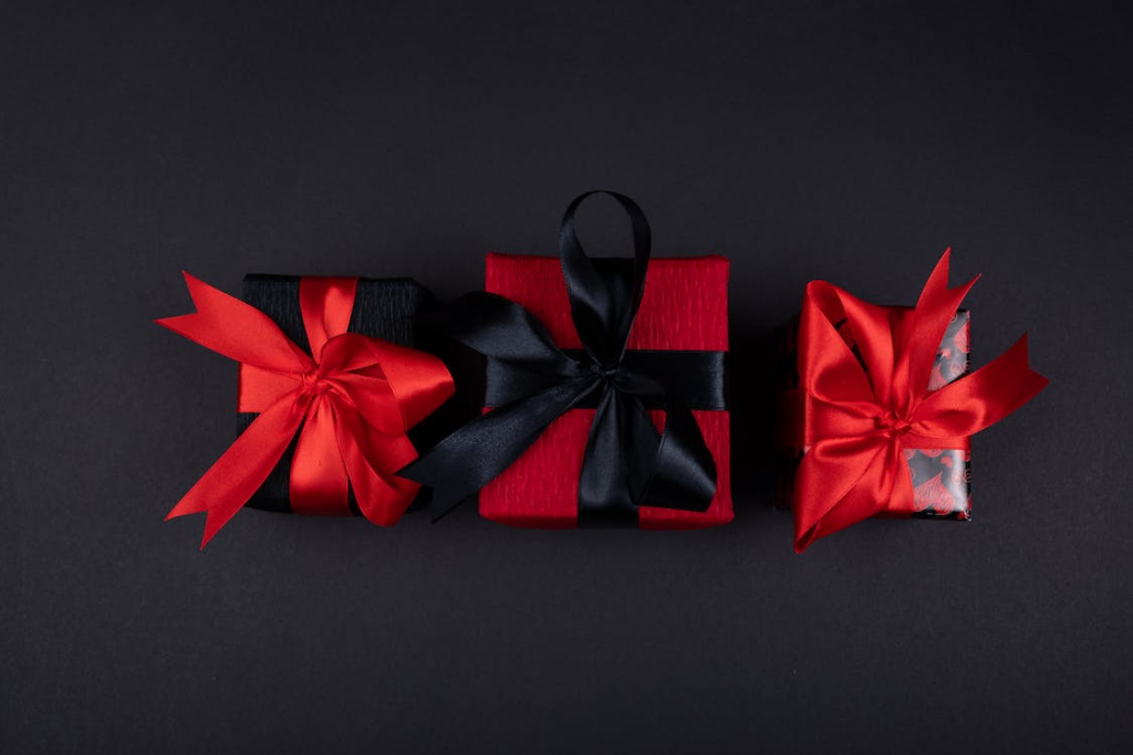 A Complete Guide to How to Use Money Clip - Share Gift Ideas to Help ...