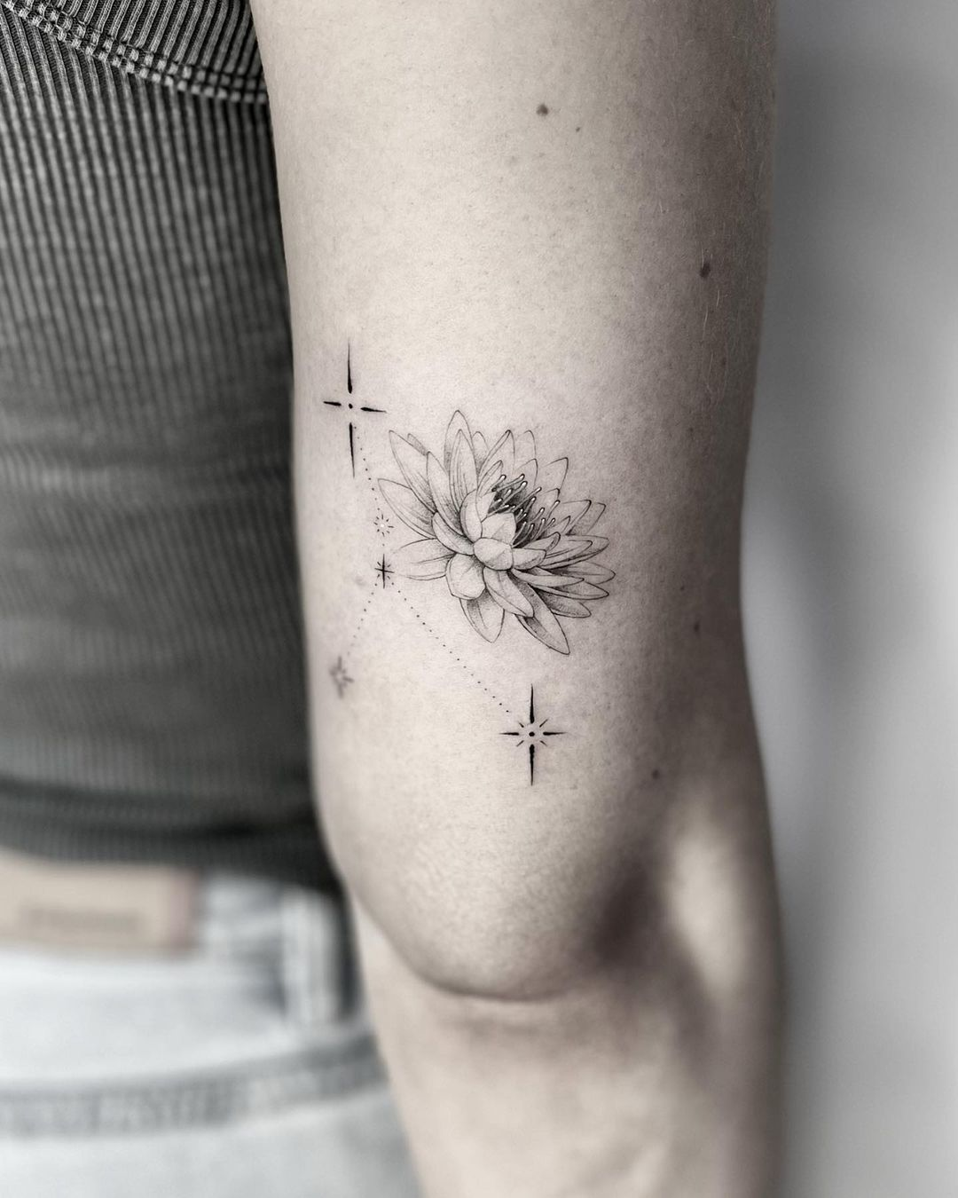 12 Birth Flower Tattoo Design Ideas for Each Month - Share Gift Ideas ...